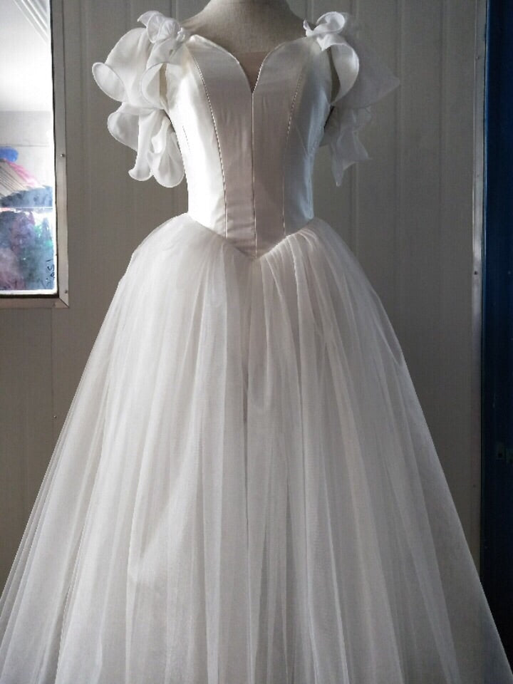 Professional Giselle Act 2 Queen of Wilis' Kingdom Myrtha White Romant ...